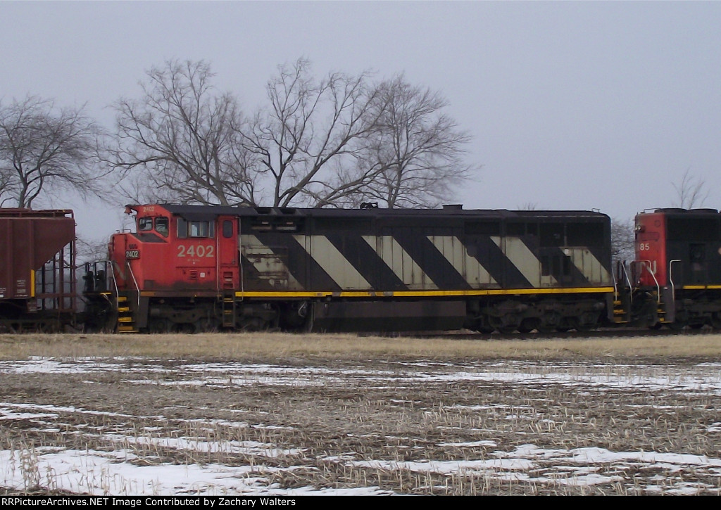CN 2402